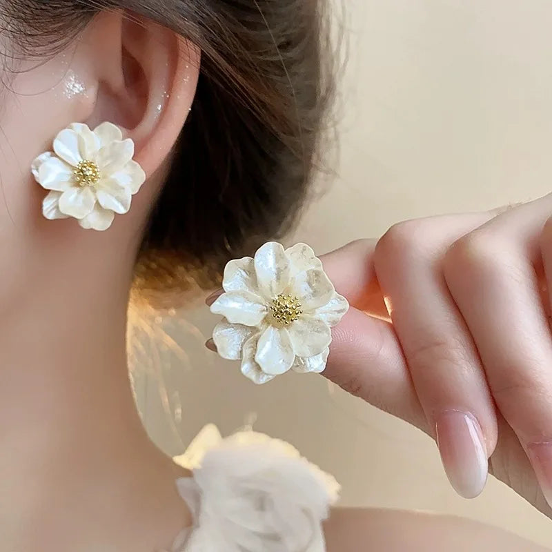 Chic White Acrylic Flower Stud Earrings – Amanda Oliver Jewels