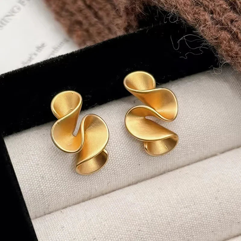 Sterling Silver 18K Gold Flower Stud Earrings – Amanda Oliver Jewels