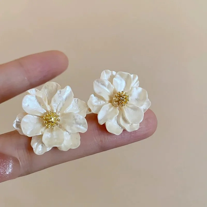 Chic White Acrylic Flower Stud Earrings – Amanda Oliver Jewels